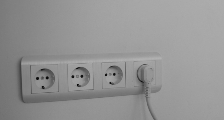 Powerstation an die Steckdose anschließen Geht das?